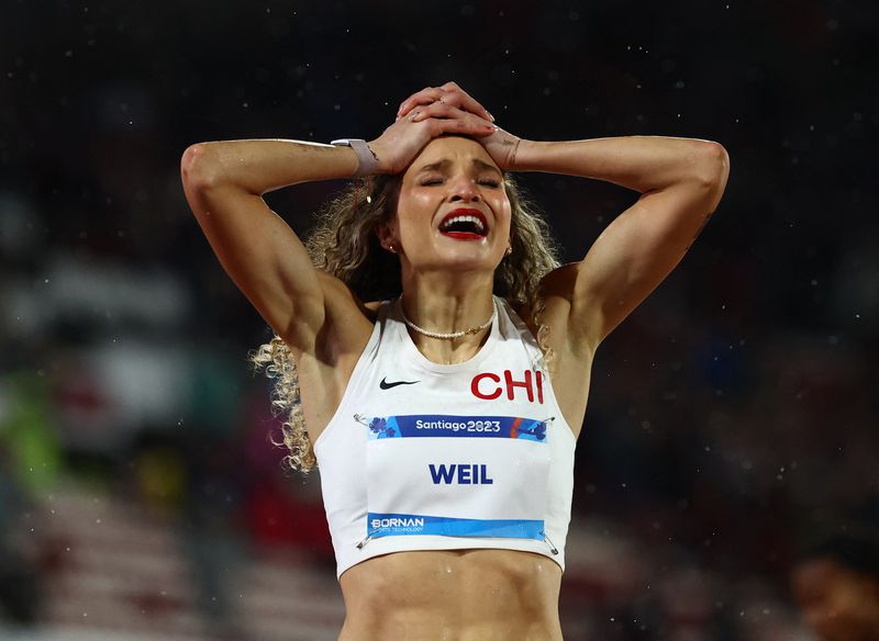 La emoción de papá Gert ante el brillante oro de Martina Weil ...