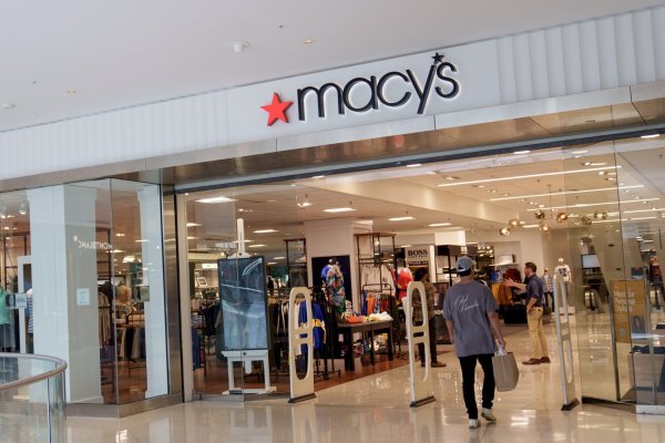 Empleado de Macy´s ocultó más de US$ 132 millones en gastos de envíos - Noticias de Chile y el Mundo